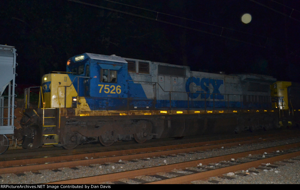 CSX C40-8 7526 trails on Q417-12